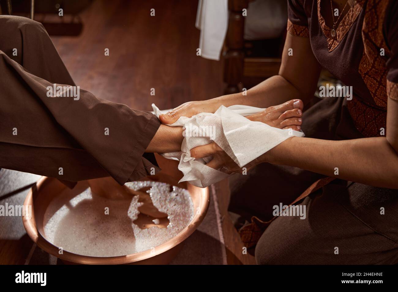 Masseuse drying female client foot before massage Stock Photo - Alamy