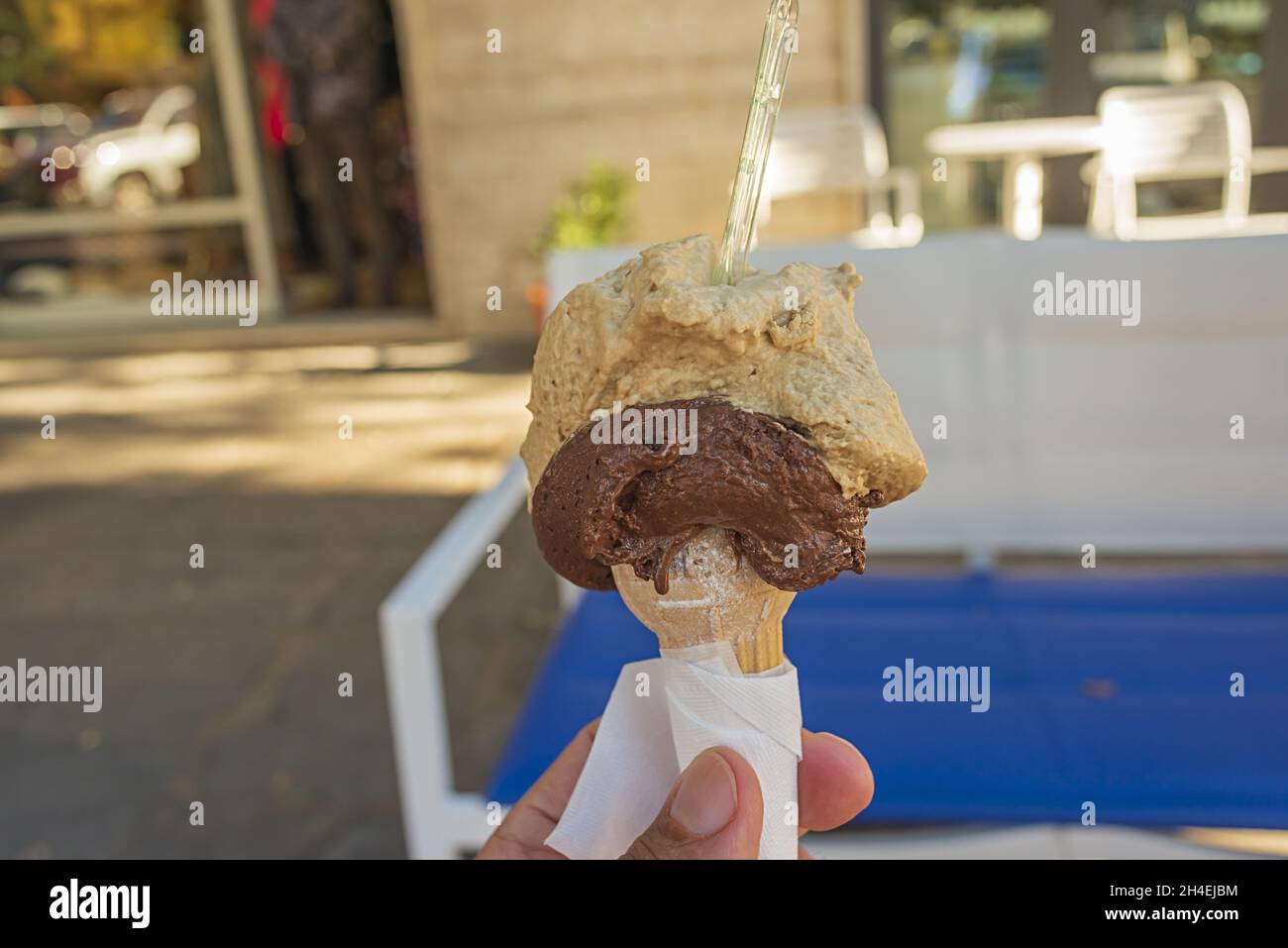Gelato cono hi-res stock photography and images - Alamy