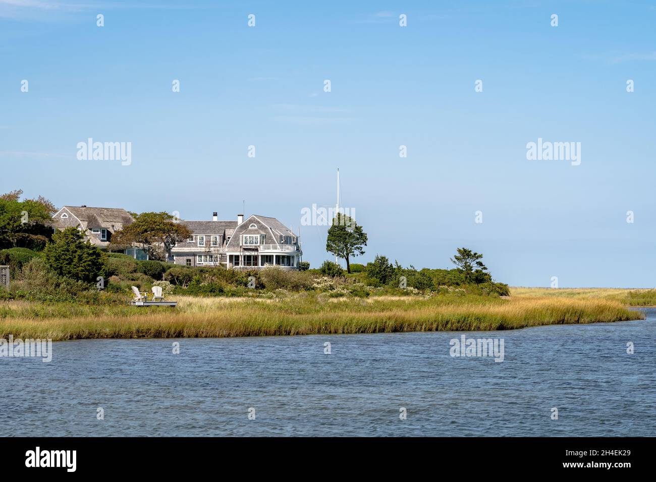 Large cape cod home on the coast of Martha's Vineyard, Massachusetts ...