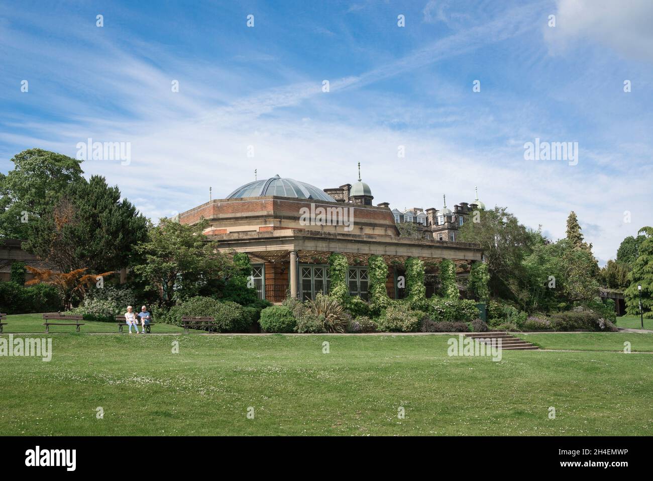 Sun Pavilion Harrogate, view in summer of the art deco styled Sun ...