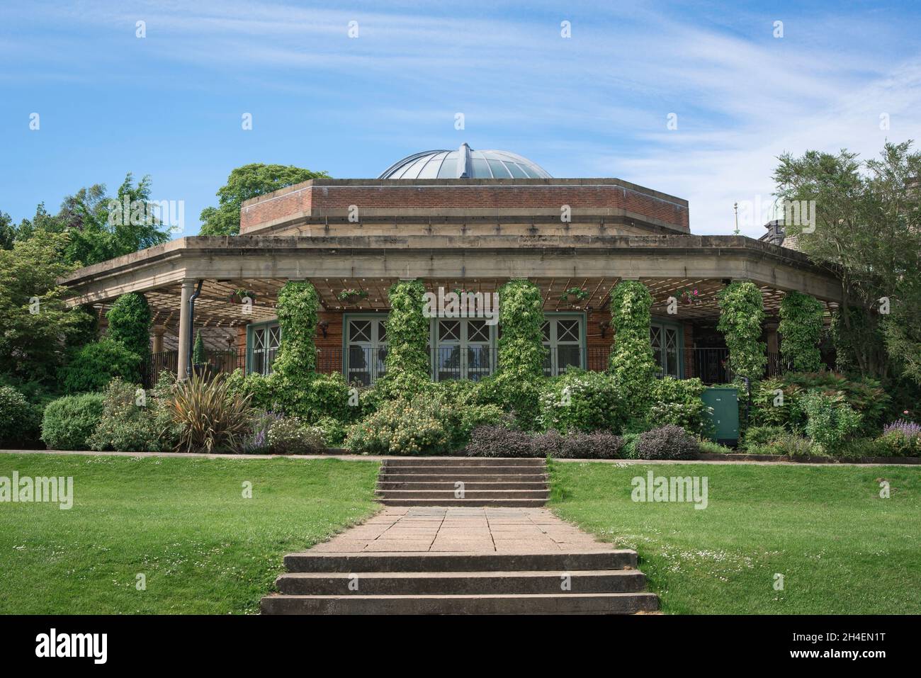 Harrogate Sun Pavilion, view in summer of the art deco styled Sun ...