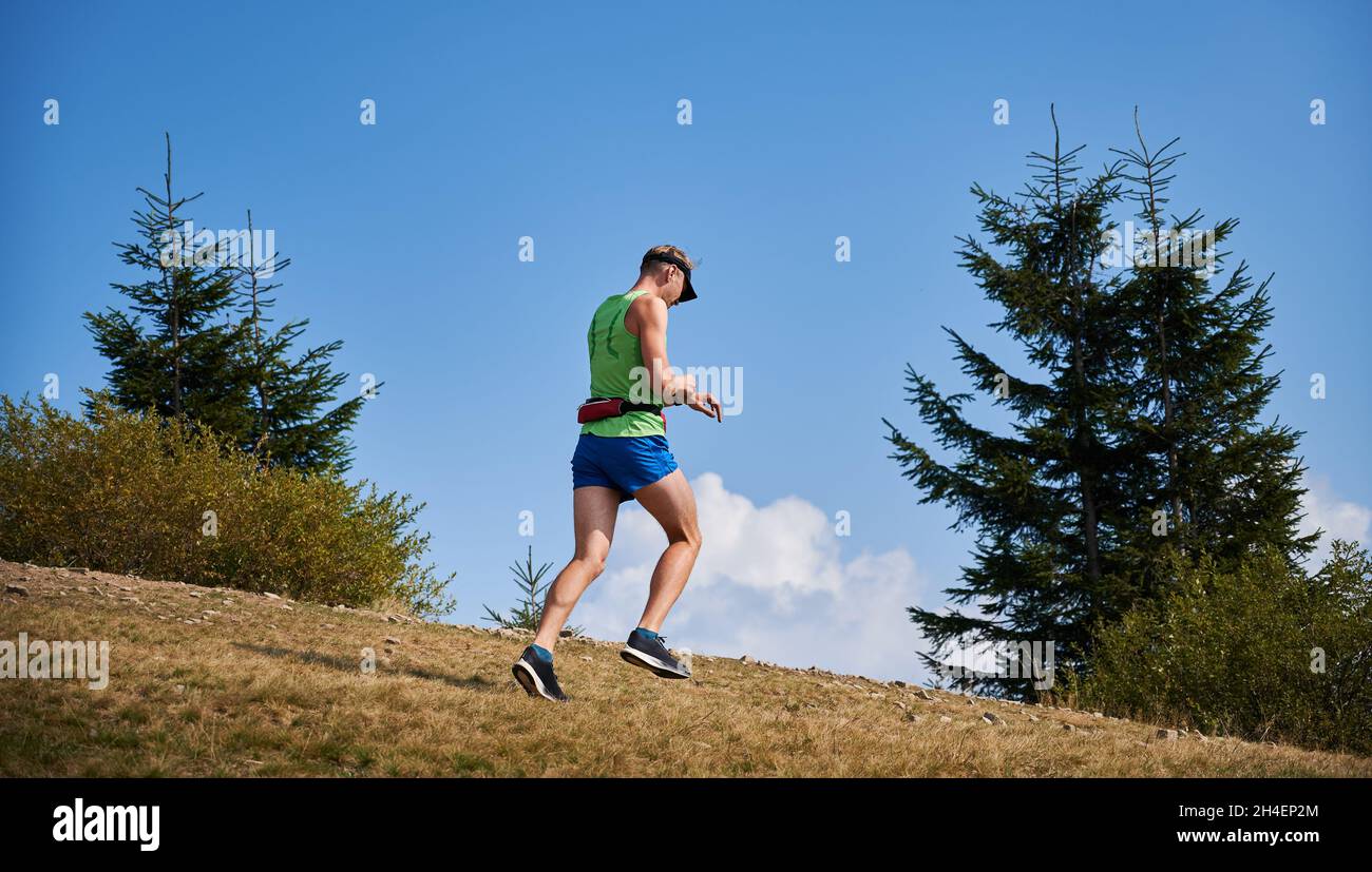 Running with bag outdoor hi-res stock photography and images - Alamy
