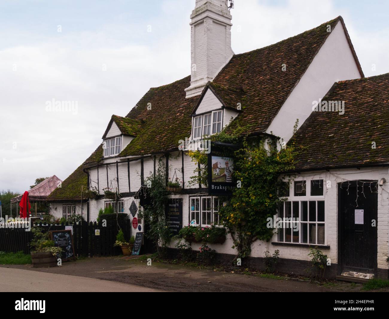 Attractive village in chiltern hills hi-res stock photography and ...
