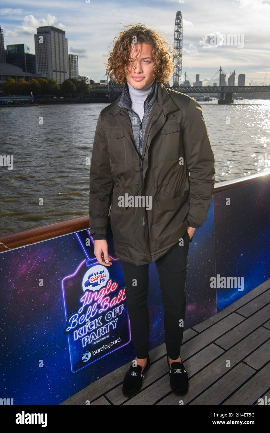 Jingle bell ball boat hi-res stock photography and images - Alamy