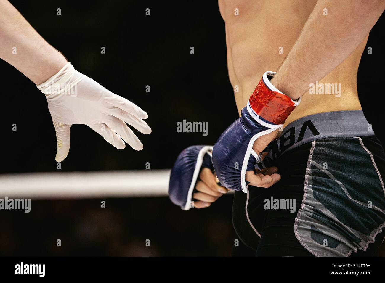 Mma ring hi-res stock photography and images - Alamy