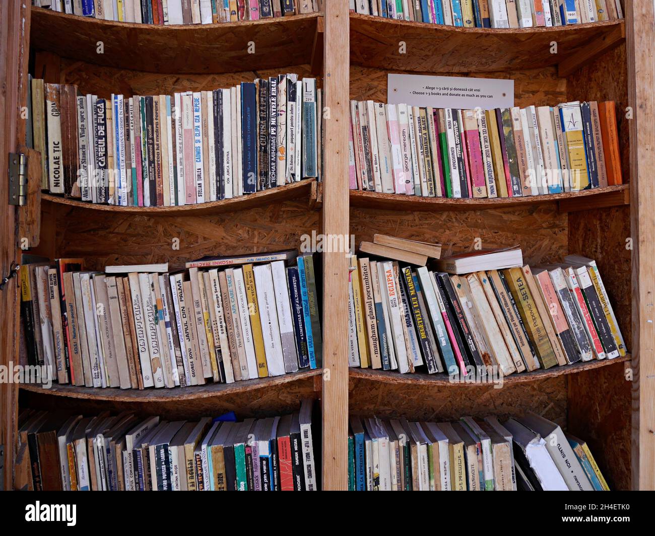 Piled up books hi-res stock photography and images - Alamy