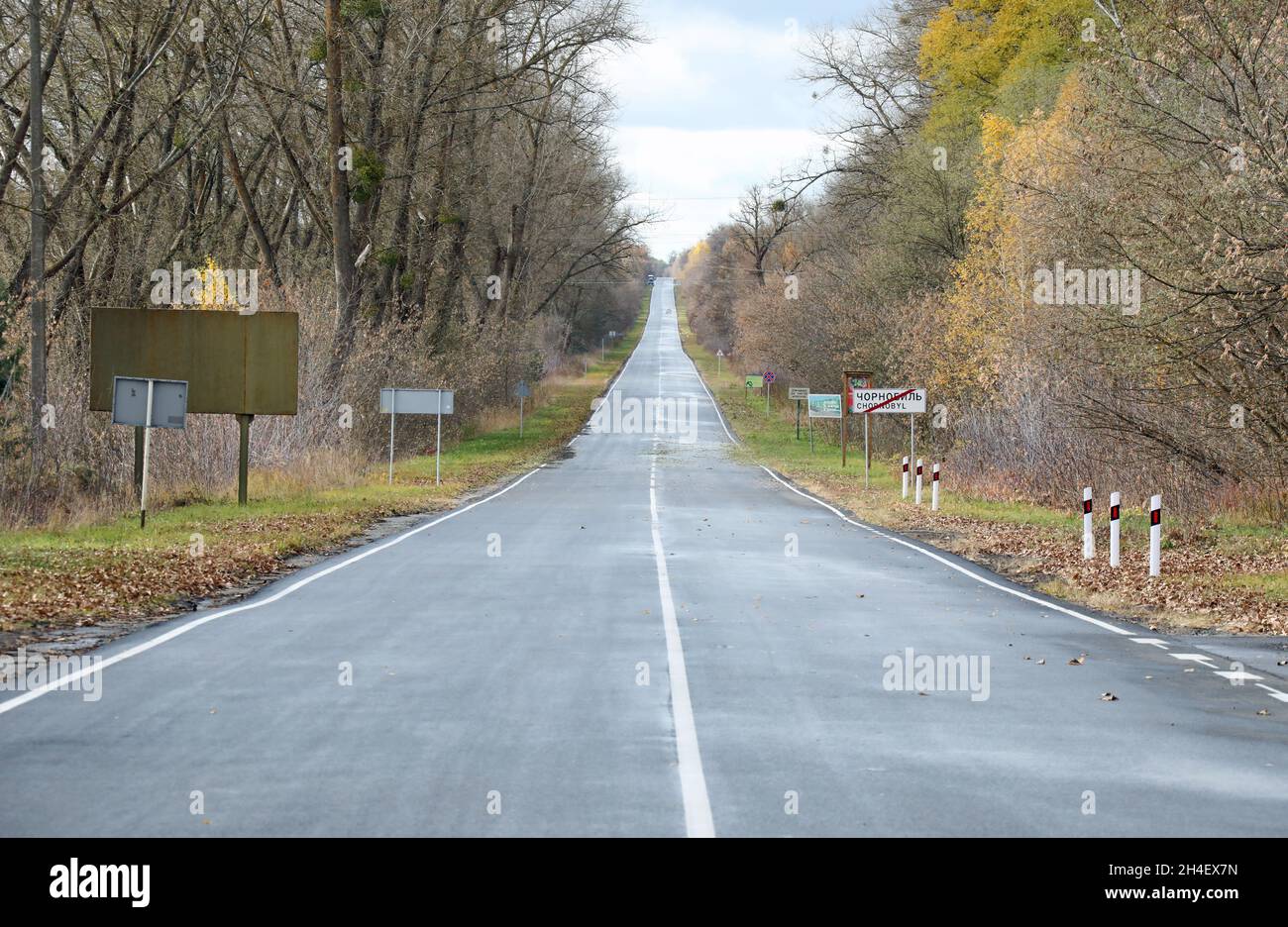 Empty road in the Chernobyl Exclusion Zone Stock Photo - Alamy