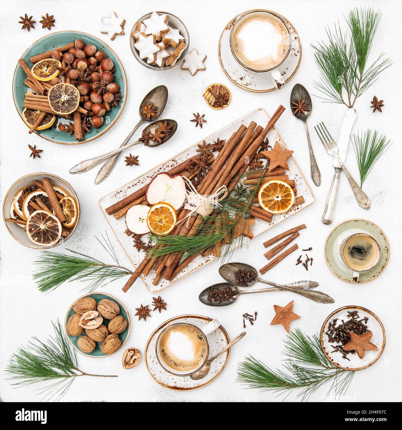 Lay the christmas table hi-res stock photography and images - Alamy