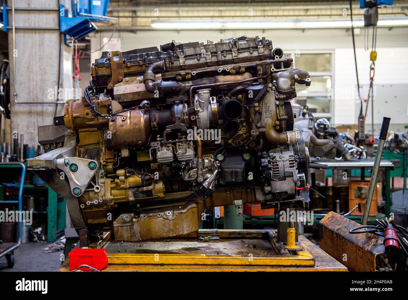 Cng engine hi-res stock photography and images - Alamy