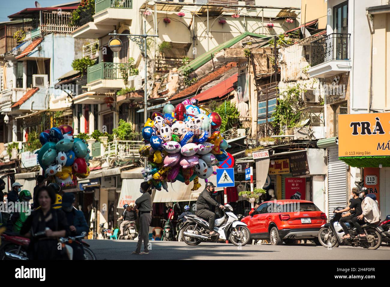 Hanoi street life Stock Photo - Alamy