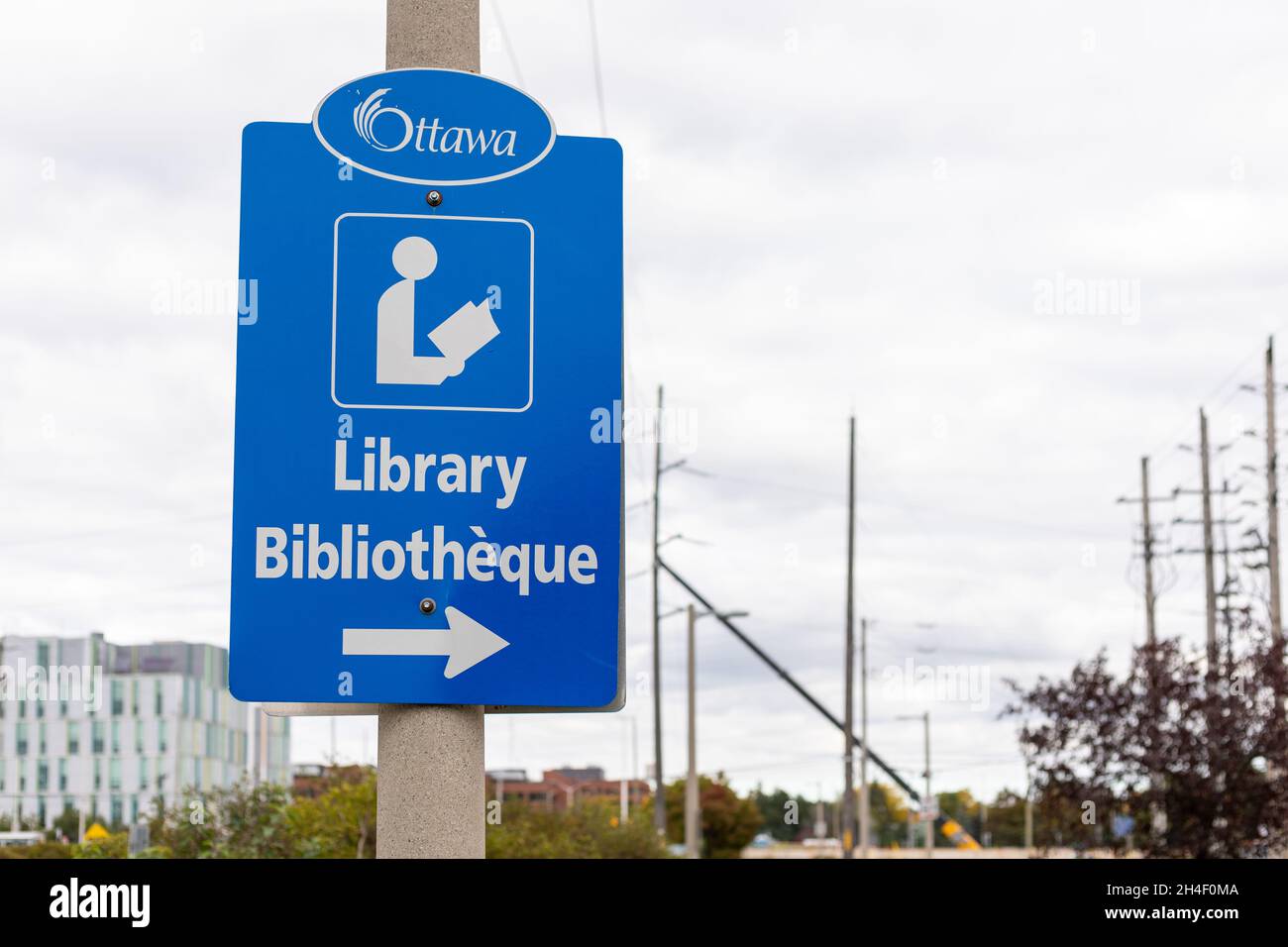 Public library sign hi-res stock photography and images - Alamy