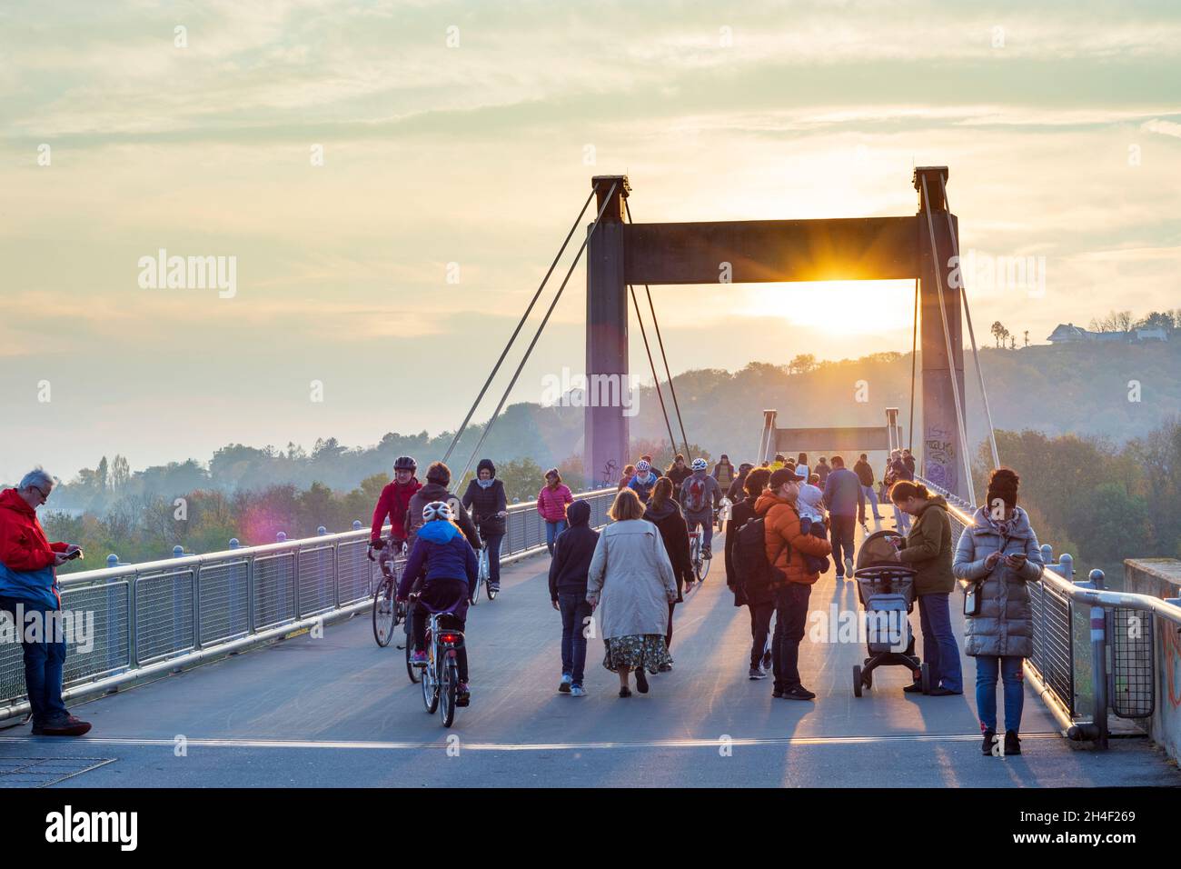 Wien, Vienna: bridge Jedleseer Brücke above river Neue Donau (New ...