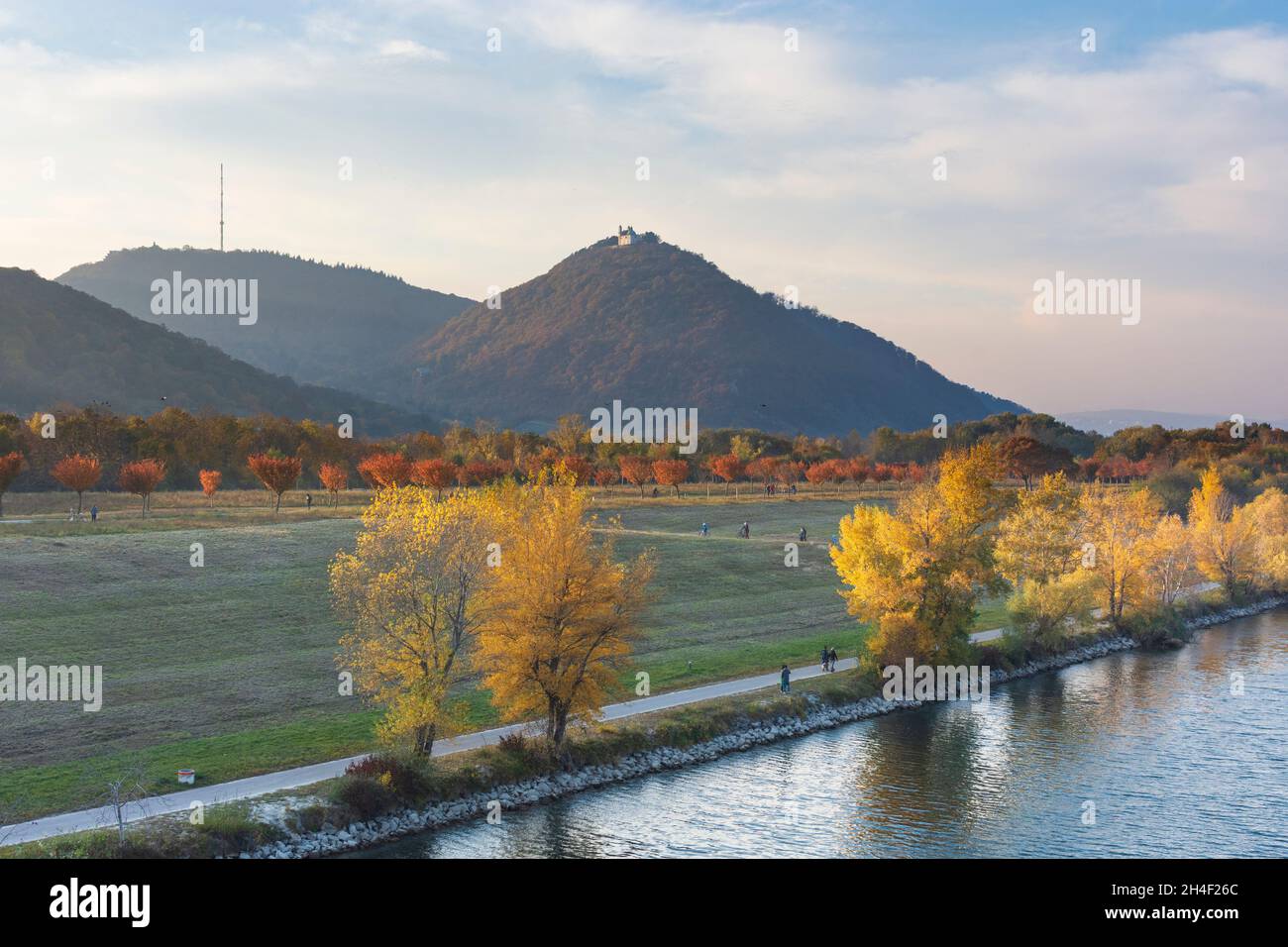 Wien, Vienna: river Neue Donau (New Danube), island Donauinsel ...
