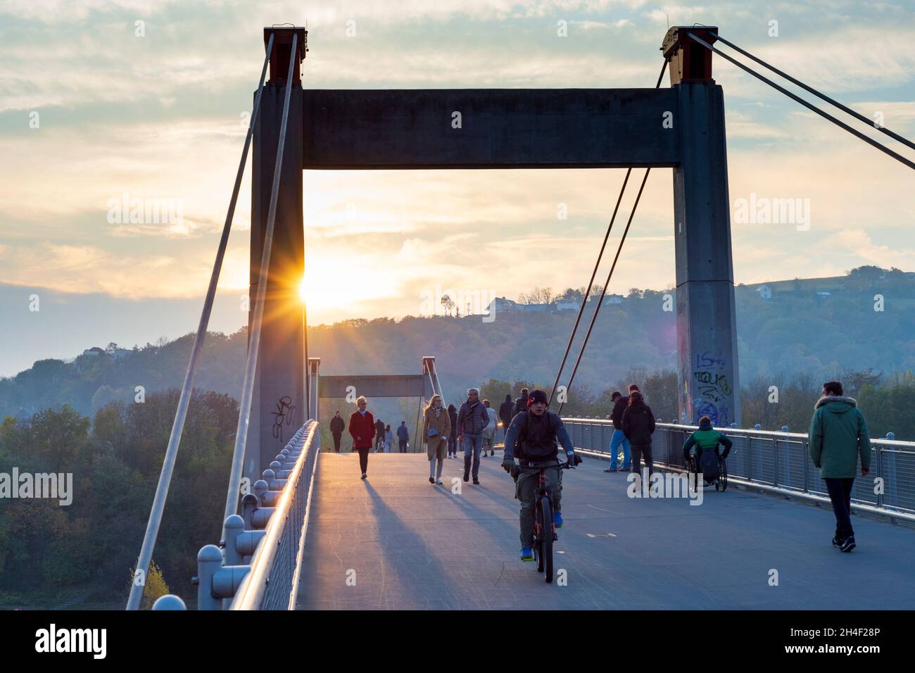Wien, Vienna: bridge Jedleseer Brücke above river Neue Donau (New ...
