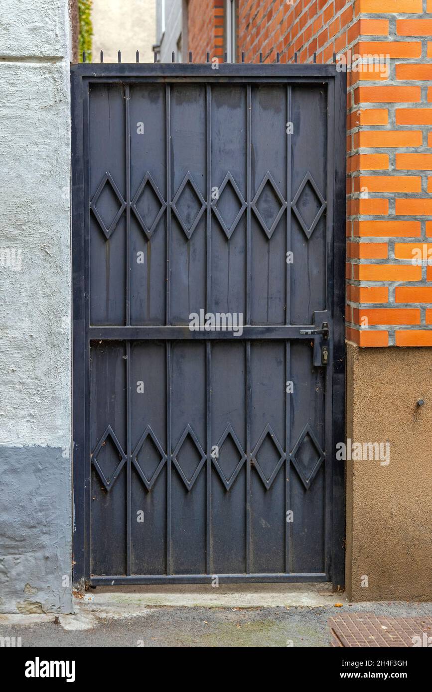Closed Black Gate Metal Door House Exterior Stock Photo - Alamy