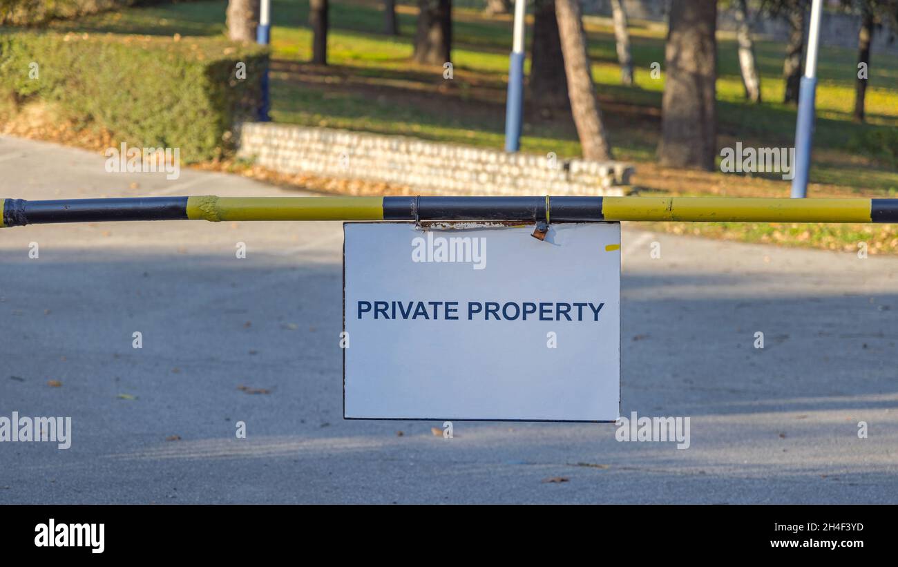 Ramp closed sign hi-res stock photography and images - Alamy