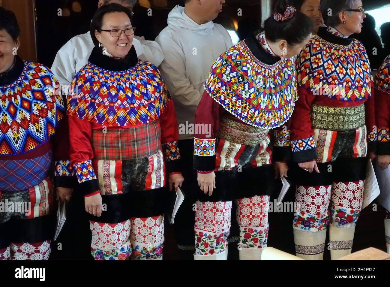 Native ceremonial attire hi-res stock photography and images - Alamy