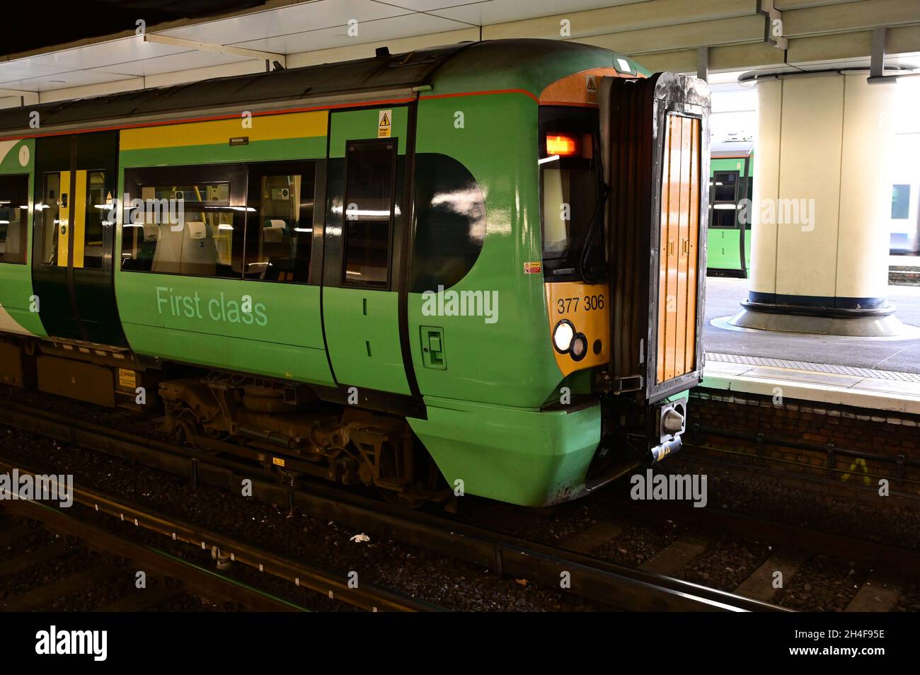 Southern trains class 377 at London Victoria station Stock Photo - Alamy