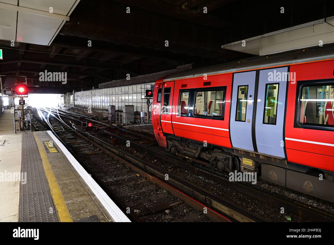 Class 387 train hi-res stock photography and images - Alamy