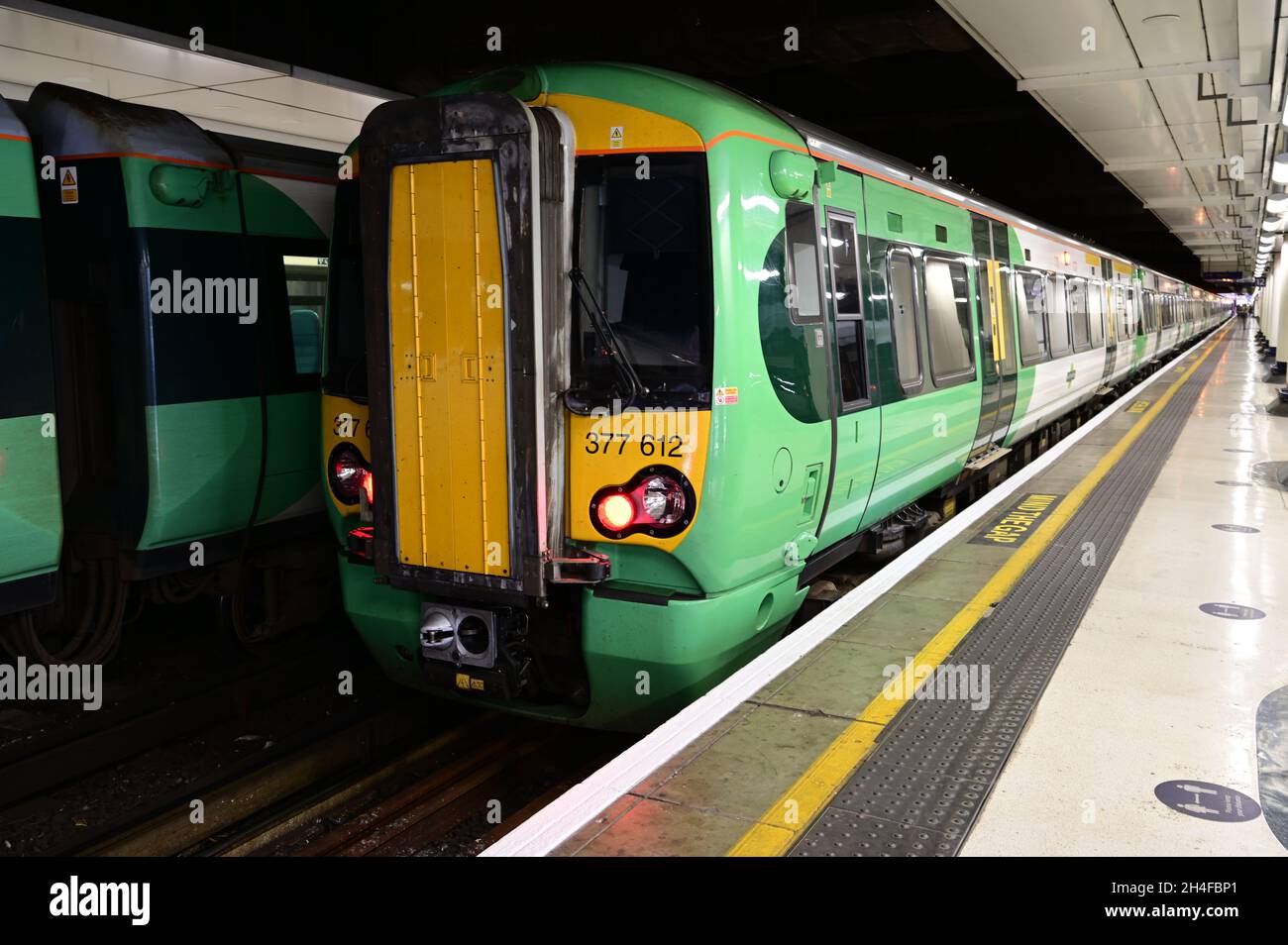Southern trains class 377 at London Victoria station Stock Photo - Alamy