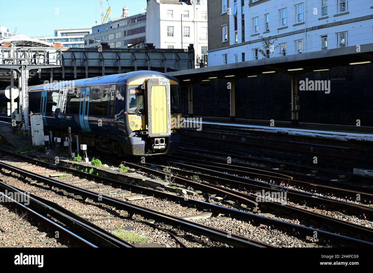 Southeastern class 375 at London Victoria station Stock Photo - Alamy