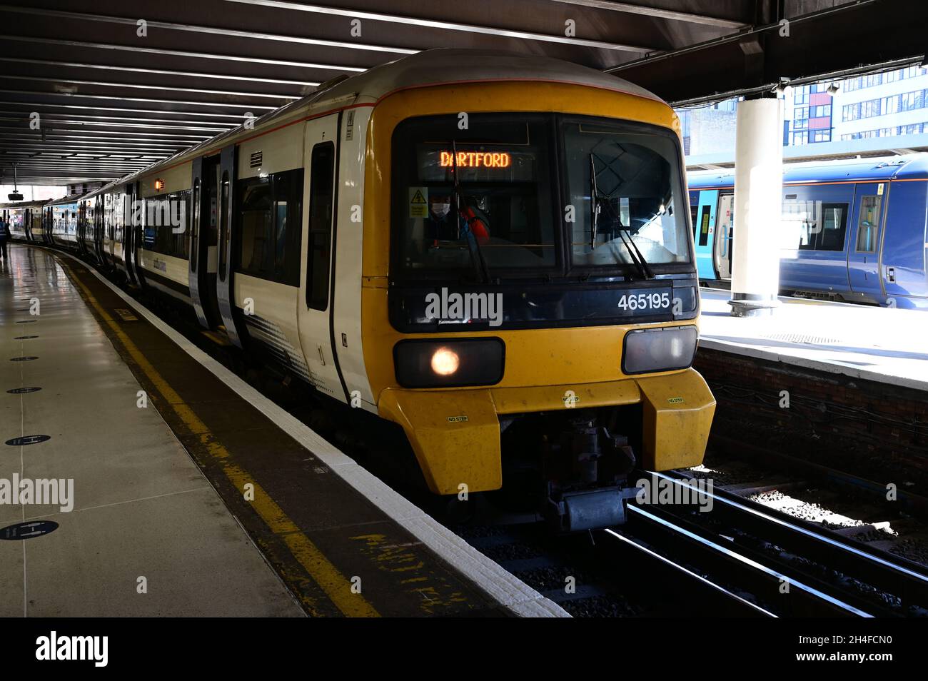 A southeastern class 465 at London Victoria station Stock Photo - Alamy