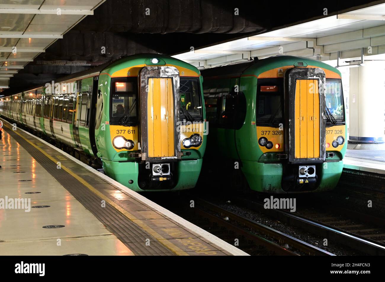 Southern trains class 377 at London Victoria station Stock Photo - Alamy
