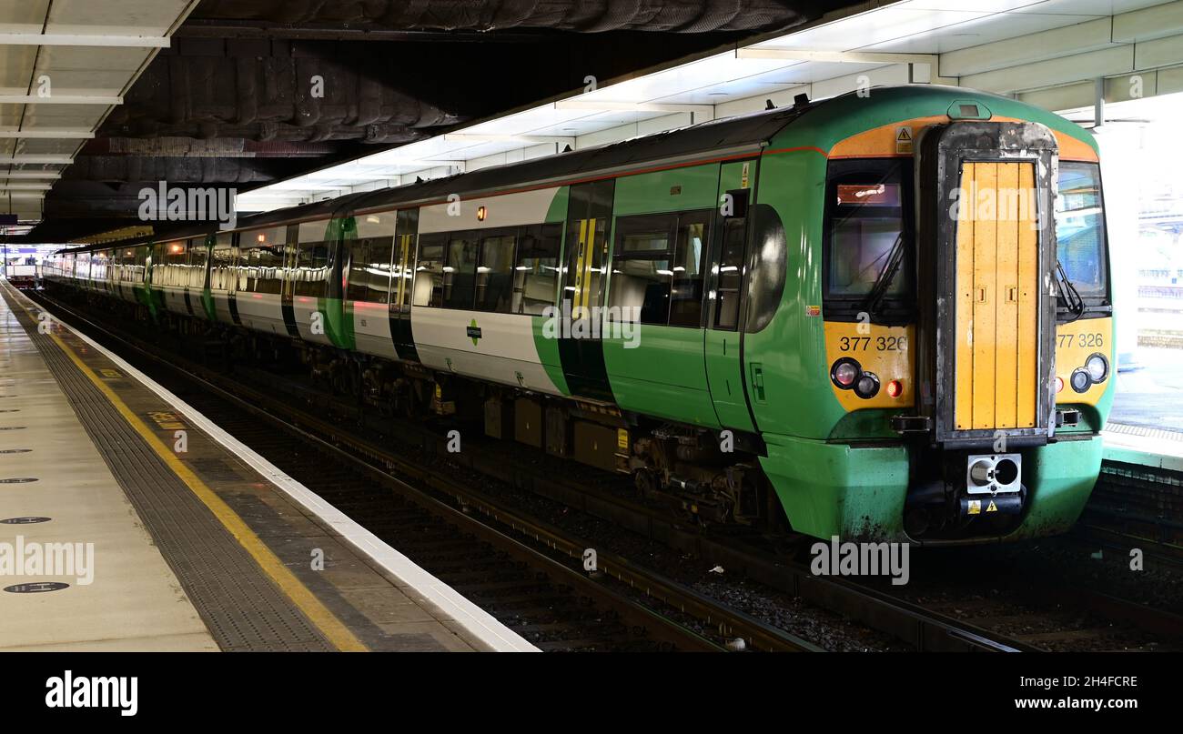Southern trains class 377 at London Victoria station Stock Photo - Alamy