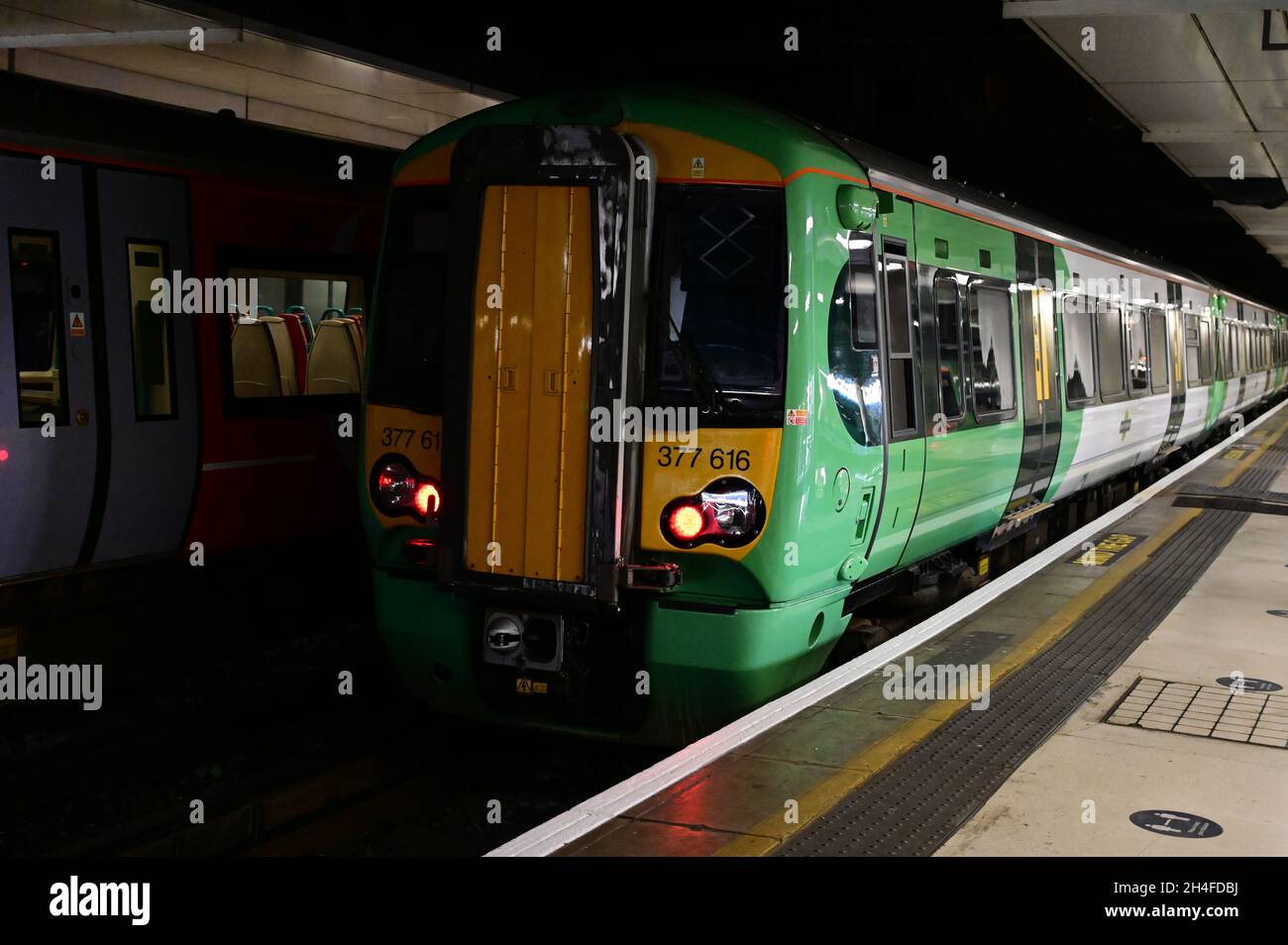 Southern trains class 377 at London Victoria station Stock Photo - Alamy