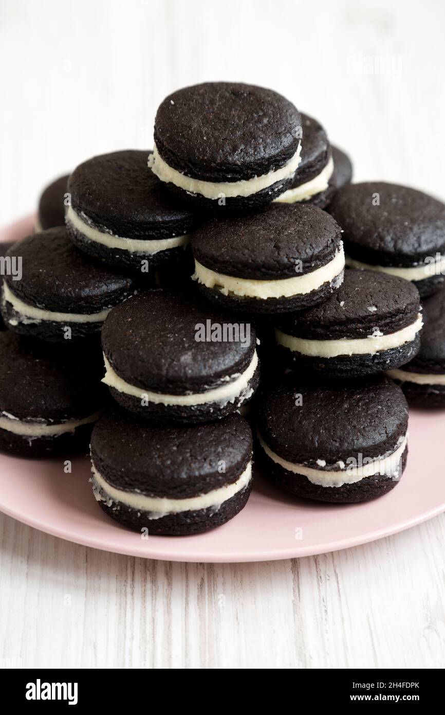 Black oreos hi-res stock photography and images - Alamy