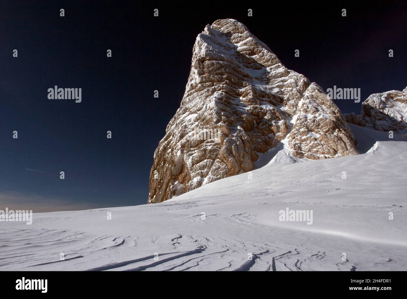 Mountain crest snow wind hi-res stock photography and images - Alamy