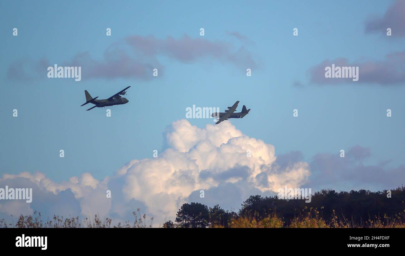 Military cargo aircraft hi-res stock photography and images - Alamy