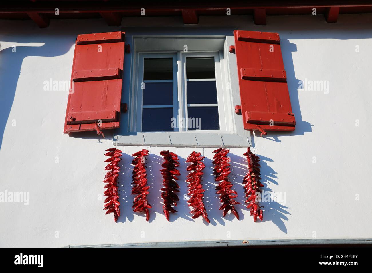 House covered in chillies in the famous village of Espelette, Pays ...