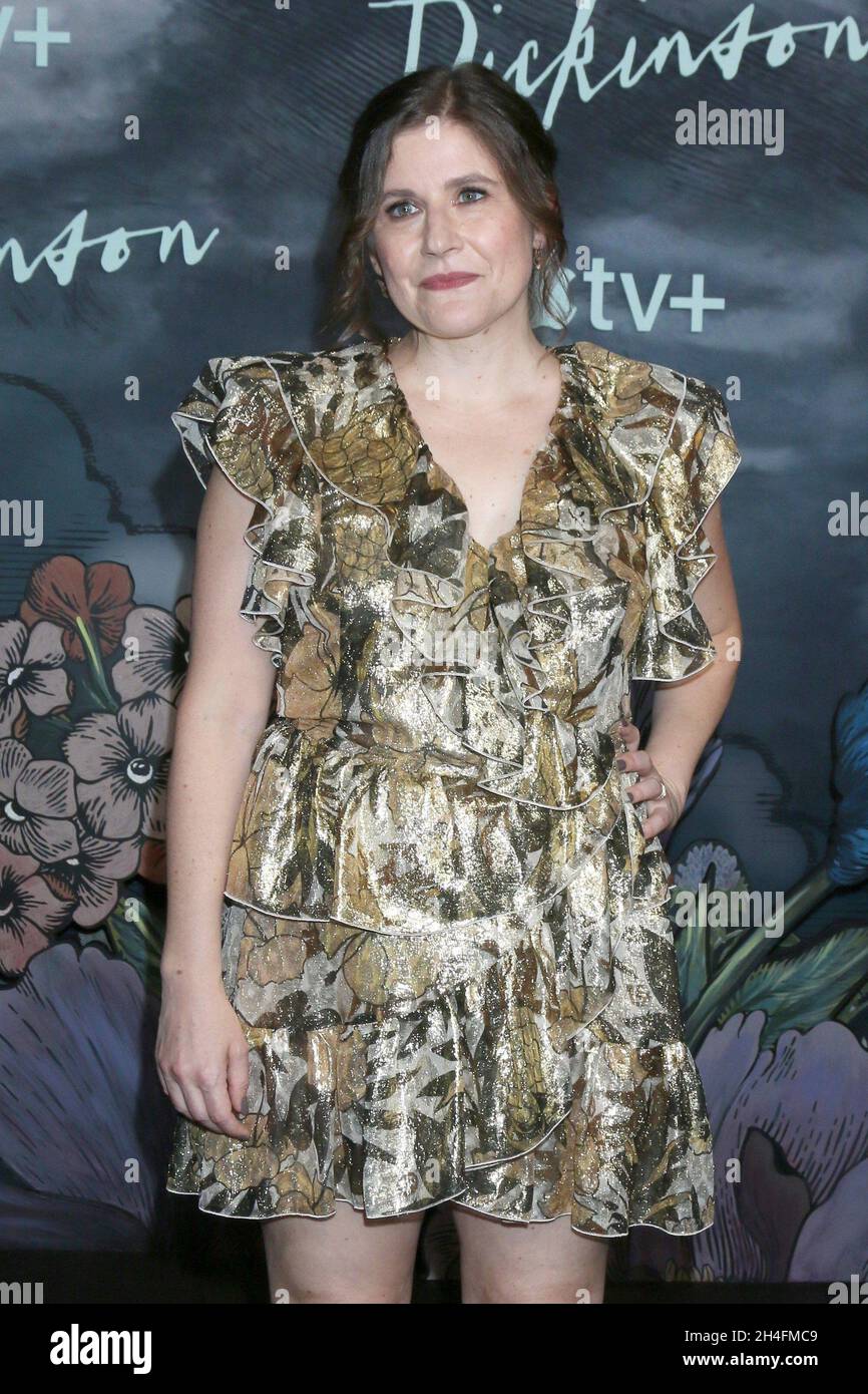 Los Angeles, CA. 1st Nov, 2021. Alena Smith at arrivals for DICKINSON ...