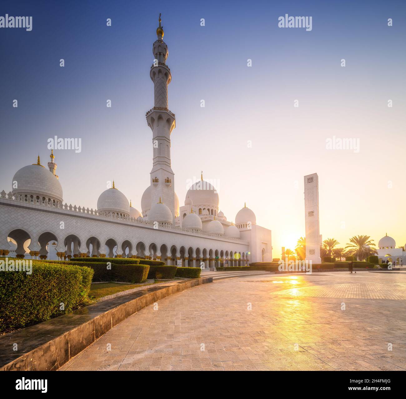 View of the garden of Sheikh Zayed Grand Mosque at day time, UAE Stock ...