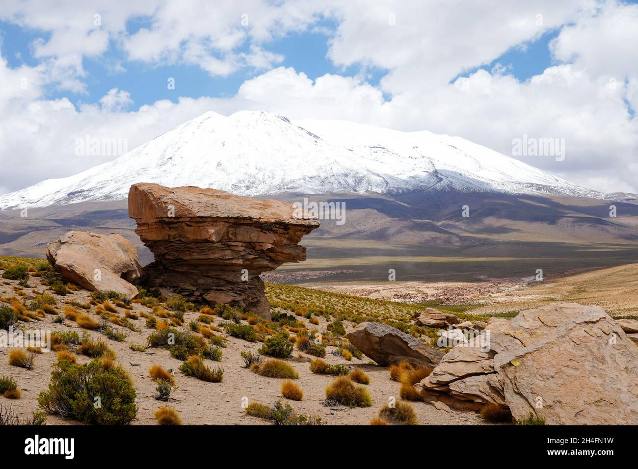 Snow topped rocks hi-res stock photography and images - Alamy