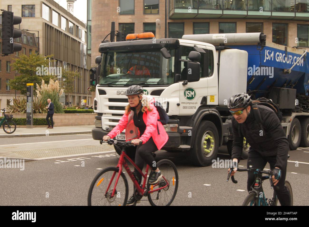 Lorry cycle hi-res stock photography and images - Alamy