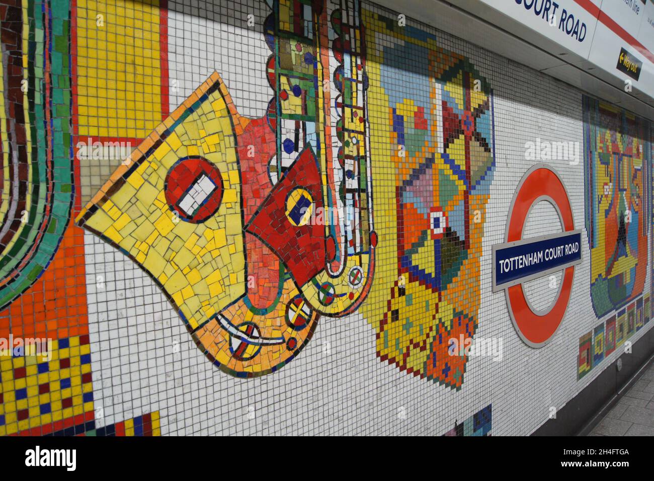 Tottenham Court Road tube tiles Stock Photo - Alamy