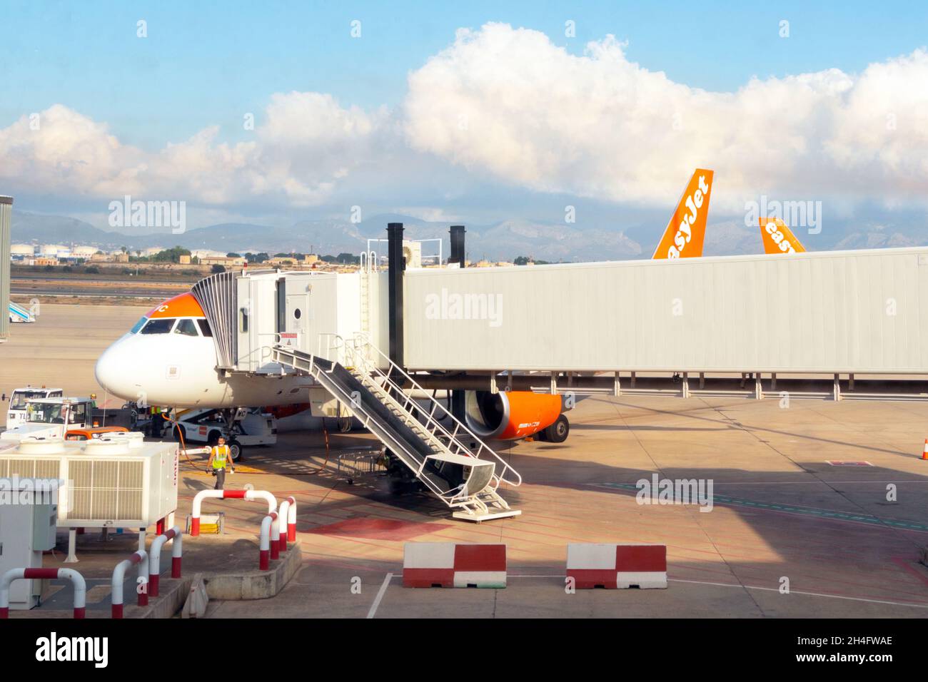 Easy Jet aircraft on ramp outside terminal ln Palma Airport Stock Photo ...