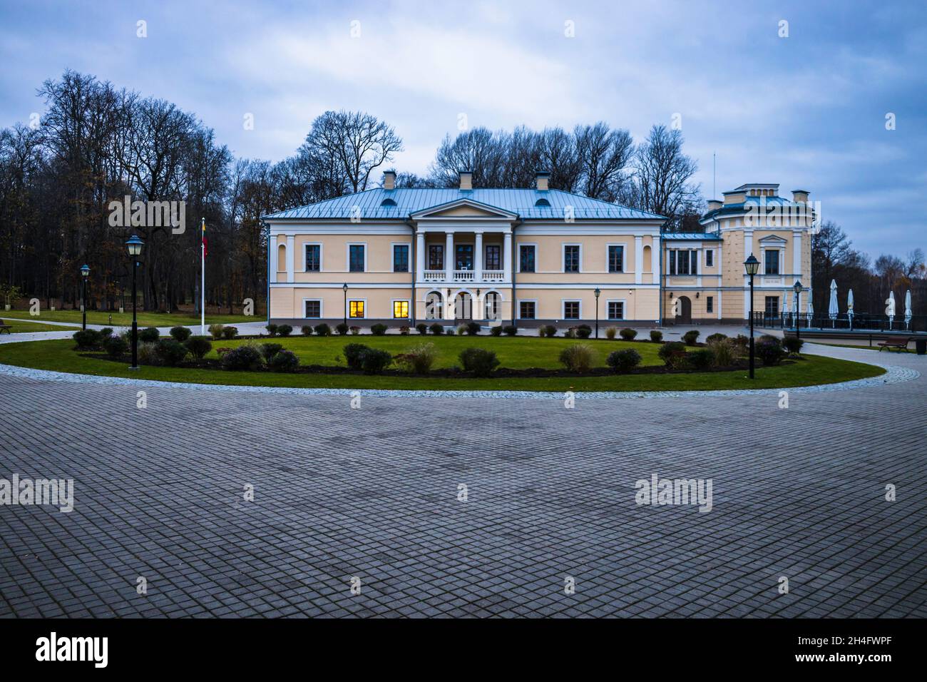 Neoclassical manor house hi-res stock photography and images - Alamy