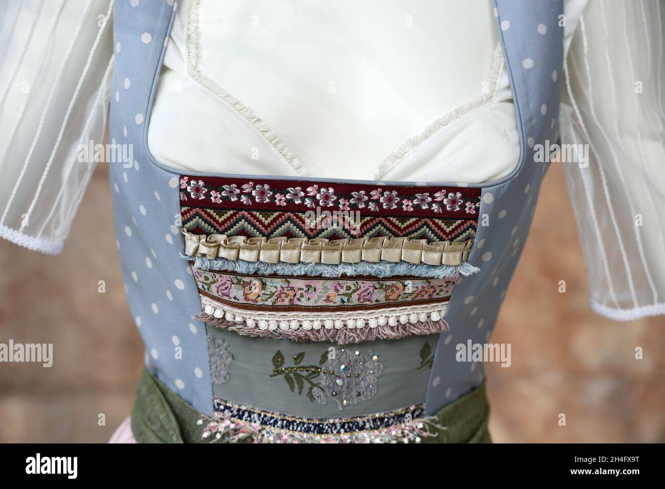 Das "Dirndl", ein typisch österreichisches und bayerisches Kleid ...