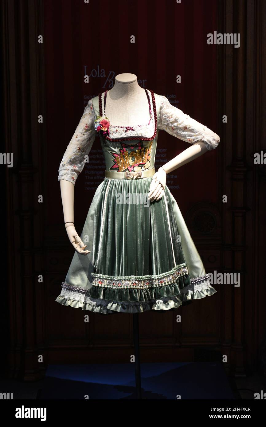 Das "Dirndl", ein typisch österreichisches und bayerisches Kleid ...