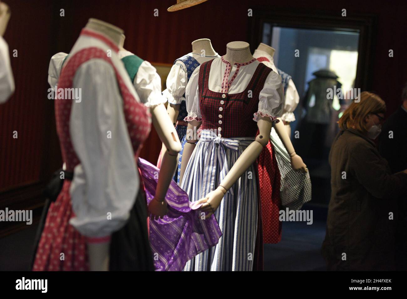 Das "Dirndl", ein typisch österreichisches und bayerisches Kleid ...