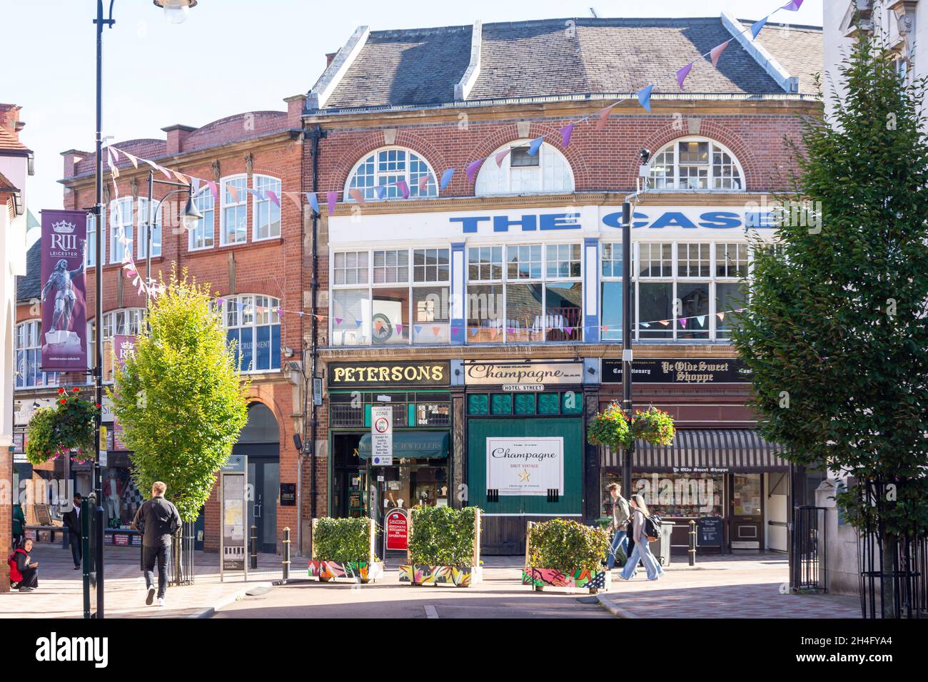 City street uk shops hotel hi-res stock photography and images - Alamy