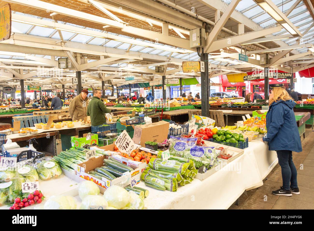 Shoppers of leicester city hi-res stock photography and images - Alamy