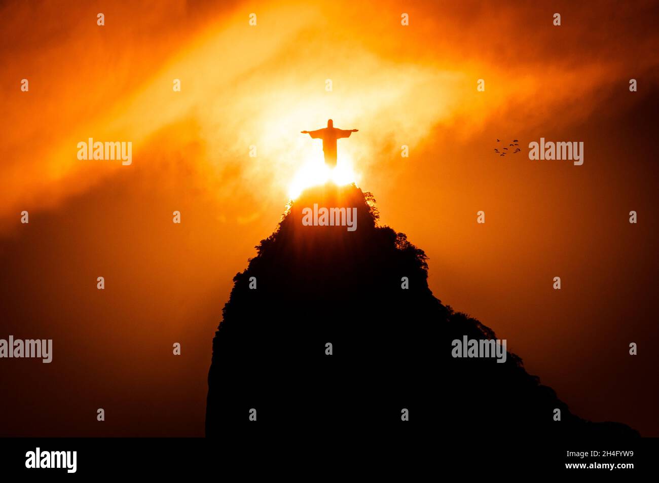 Jesus christ sculpture on rock hi-res stock photography and images - Alamy