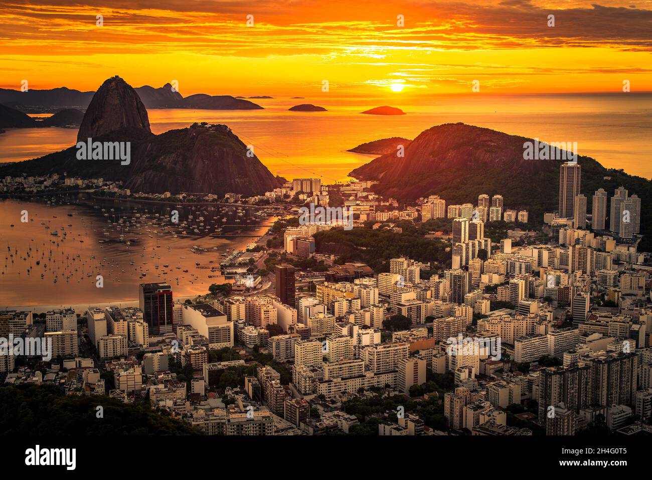 Beautiful Sunrise in Rio de Janeiro With the Sugarloaf Mountain ...