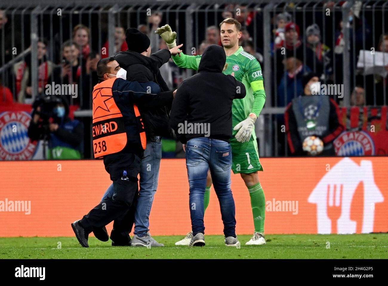 Streakers hi-res stock photography and images - Alamy