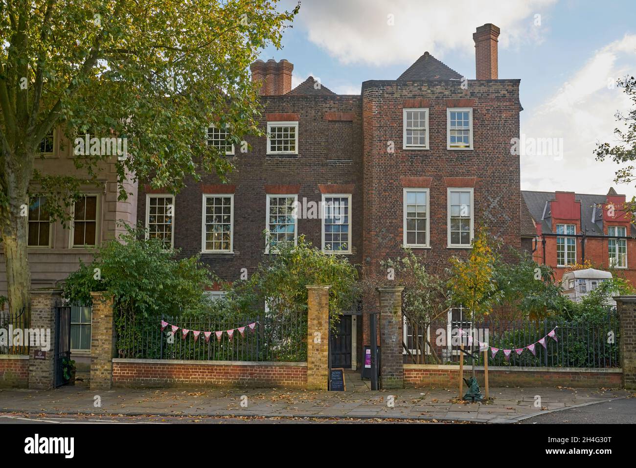 Sutton house hi-res stock photography and images - Alamy