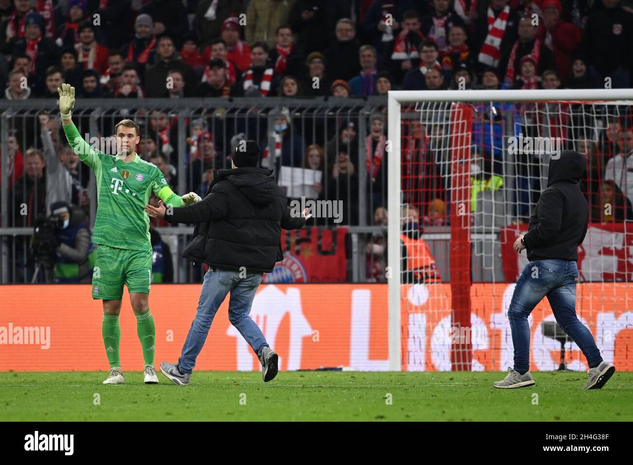 Streakers hi-res stock photography and images - Alamy